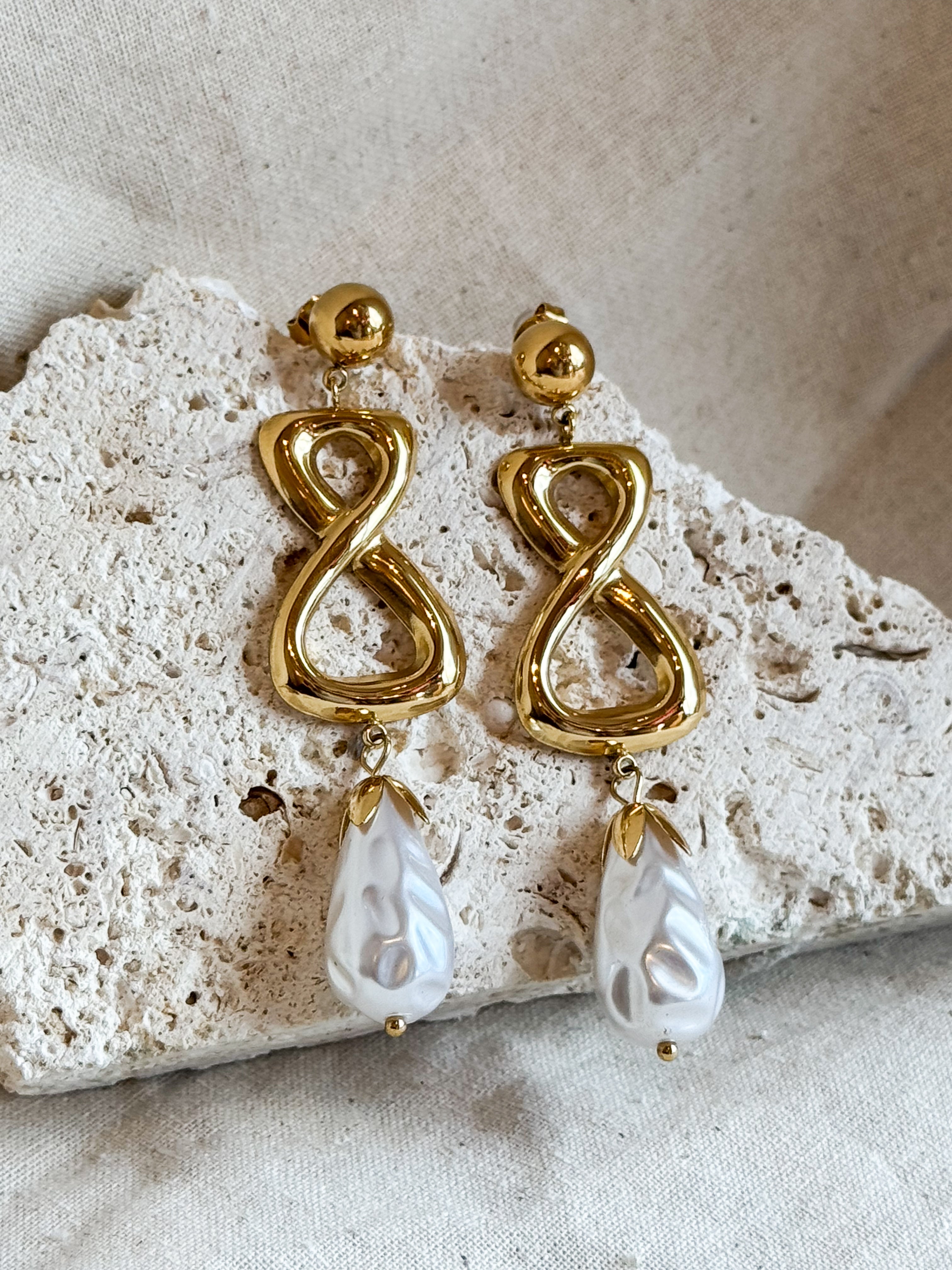 Infinity Pearls – Moni & Coli